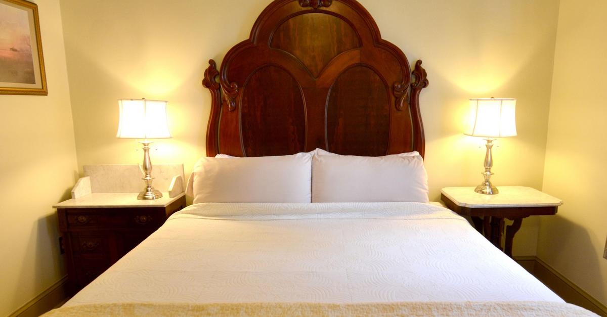 Charlie Spring Room | Official Site | Union Gables Inn